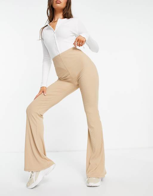 Missguided – Gerippte Schlaghose in Beige | ASOS