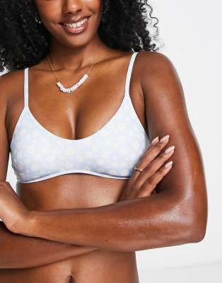 Monki – Am Rücken verstellbares Bikini-Oberteil in Blau mit Blümchenmuster | ASOS