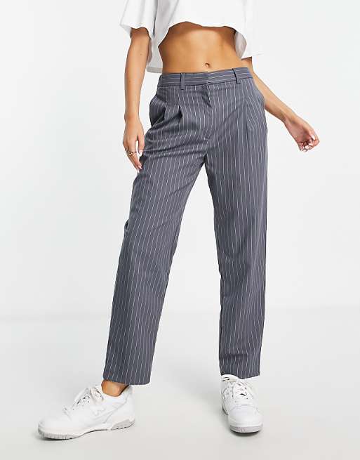 Monki - Nauwsluitende broek in grijs met krijtstreep | ASOS Monki - Nauwsluitende broek in grijs met krijtstreep | ASOS