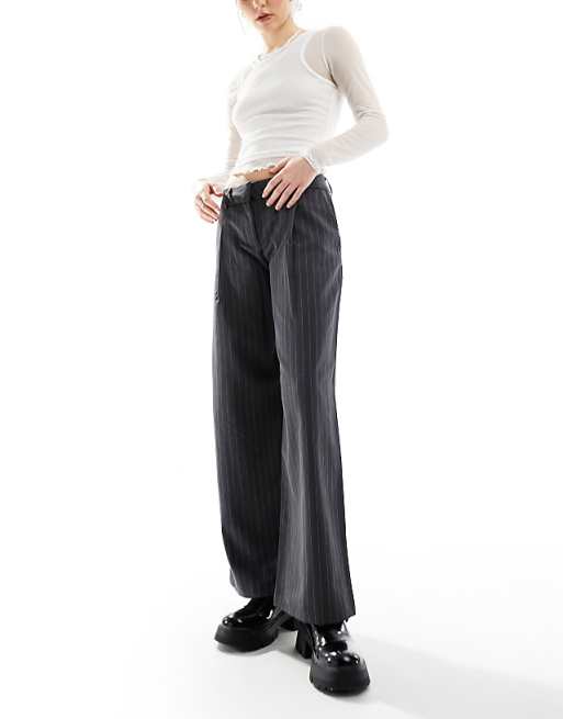 Monki - Pantalon met toelopende pijpen in grijze krijtstreep | ASOS Monki - Pantalon met toelopende pijpen in grijze krijtstreep | ASOS