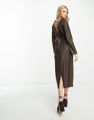 Monki - Robe à manches longues croisée dans le dos - Marron | ASOS