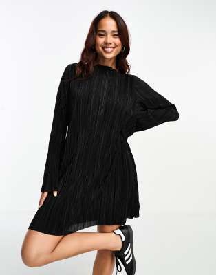 Monki - Robe mi-longue plissée à manches évasées - Noir | ASOS