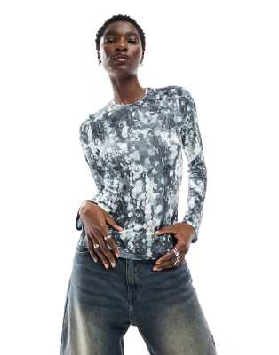 Monki - Top manches longues à imprimé sequins - Argenté | ASOS