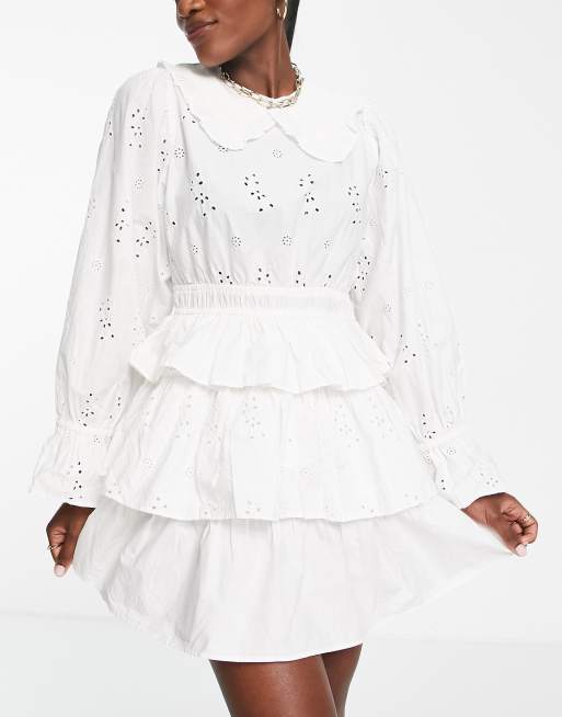 Never Fully Dressed - Hallie - Robe courte en broderie anglaise - Blanc | ASOS