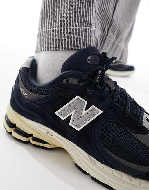 New Balance 2002 sneakers in black | ASOS New Balance 2002 sneakers in black | ASOS