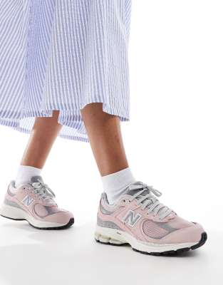 New Balance 2002 sneakers in pink | ASOS