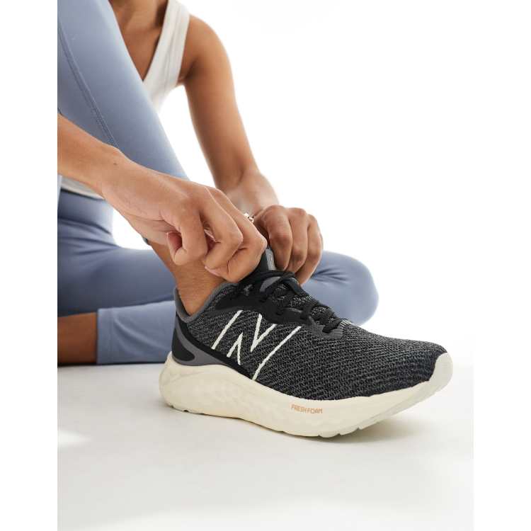 New Balance Arishi Laufsneaker in Schwarz ASOS