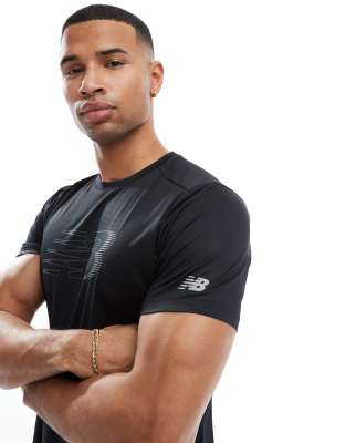 New Balance - Essentials - Run - T-shirt in zwart | ASOS