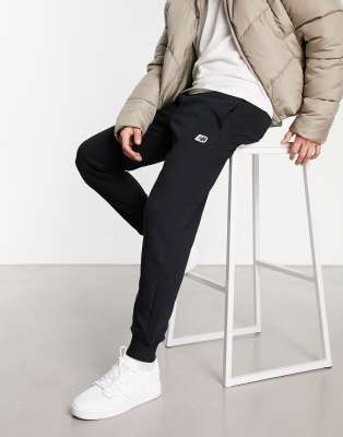 New Balance - Jogger à petit logo - Noir | ASOS