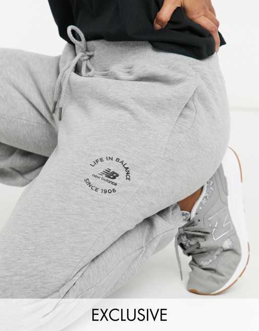 New Balance Life In Balance Joggingbroek In Grijs Exclusief Bij