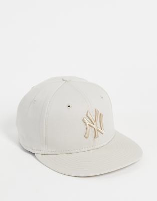 New Era 9Fifty New York Yankees snapback cap in beige | ASOS