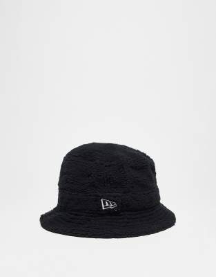 New Era Exclusive teddy bucket hat in black | ASOS