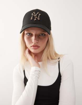 New Era Womens NY Yankees 9forty leopard logo cap in black | ASOS