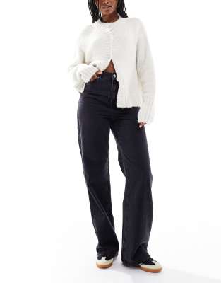 New Look Adalae wide leg jeans in black | ASOS