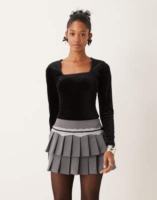 New Look - Body in velluto nero con scollo quadrato | ASOS