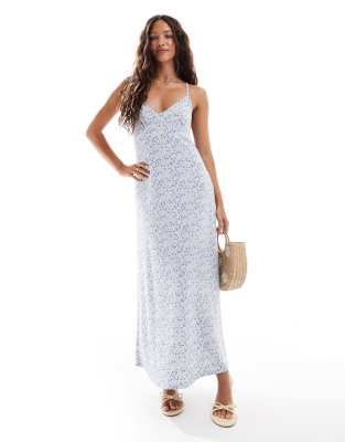 New Look Curve - Midi jurk van kreukelstof met dunne bandjes en bloemenprint in blauw | ASOS
