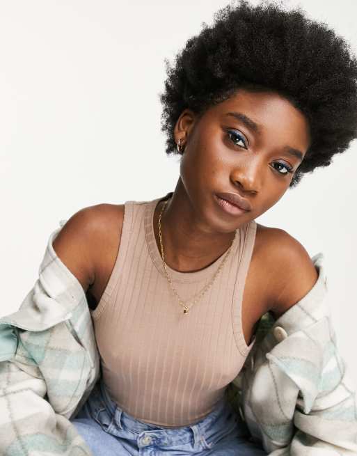 New Look – Gerippter Body im Racerdesign in Nerzbraun | ASOS