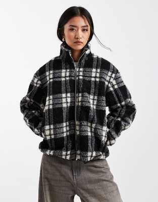 New Look - Giacca in pile borg color crema a quadri | ASOS