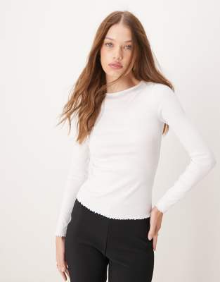 New Look long sleeve lettuce edge top in white | ASOS