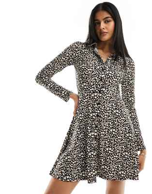 New Look - Mini-overhemdjurk met lange mouwen in zwart met bloemenprint ...