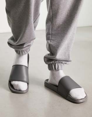 New Look plain slider in dark grey | ASOS