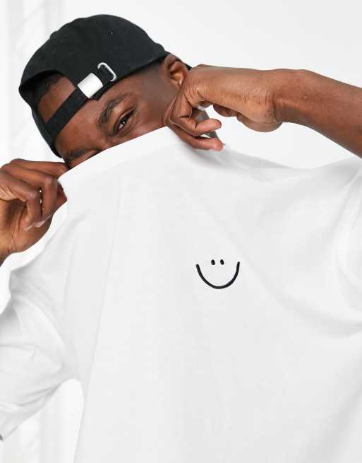 New Look – Vit t-shirt i oversize modell med smiley-broderi | ASOS