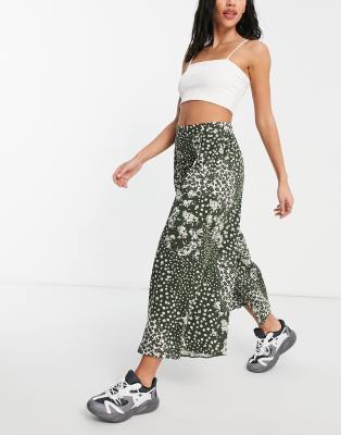 New Look wide-legged crop pants in green ditsy floral | ASOS