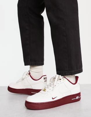 Nike - Air Force 1 '07 40th anniversary - Hvide og røde sneakers | ASOS
