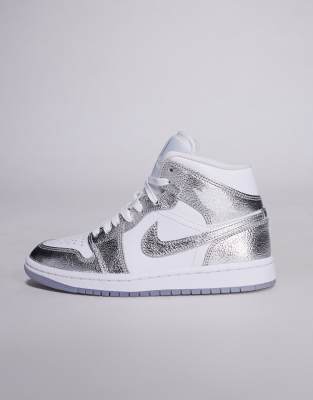 Nike – Air Jordan 1 – Vita och silvermetalliska sneakers med halvhöga ...