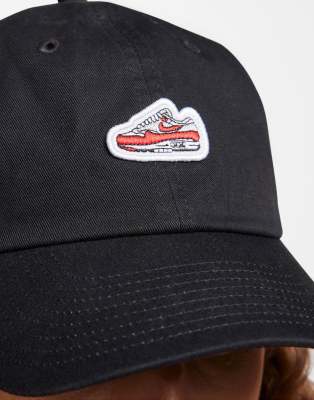 Nike Club Air Max day logo cap in black | ASOS
