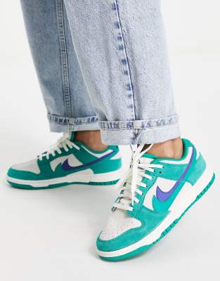 Nike - Dunk SE - Baskets basses - Blanc cassé et vert neptune | ASOS