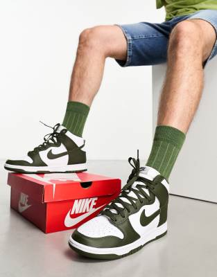Nike - Dunk - Sneakers alte stile rétro kaki e bianche | ASOS