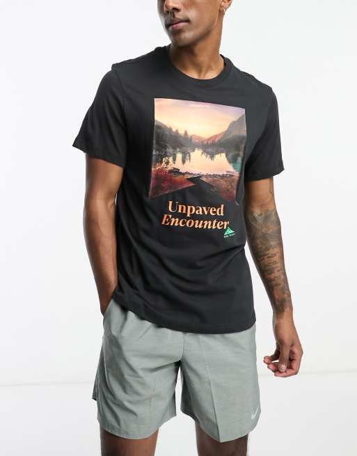 Nike Running - Trail Dri-FIT - T-shirt à imprimé - Noir | ASOS