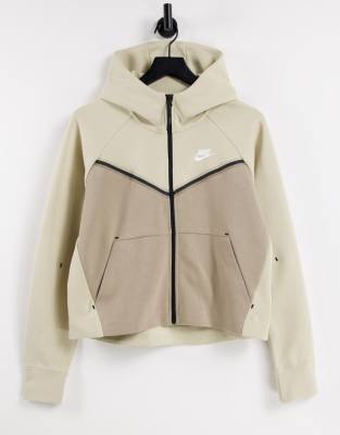 Nike - Tech - Beige hættetrøje i fleece med gennemgående lynlås | ASOS