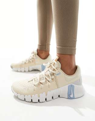Nike Training Metcon 5 sneakers in beige and blue | ASOS