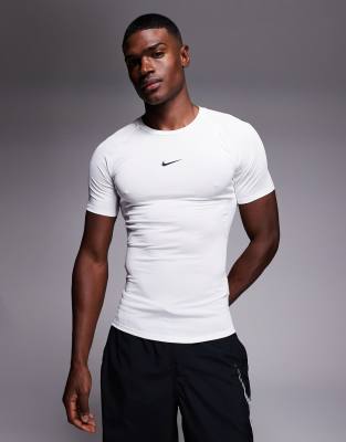 Nike Training - Pro - Dri-FIT - Muscle fit T-shirt in wit | ASOS