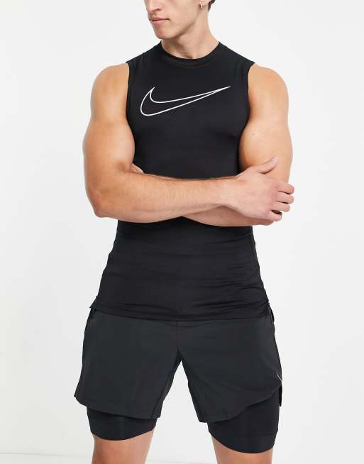 Nike Training – Pro – Svart linne med swoosh-logga | ASOS