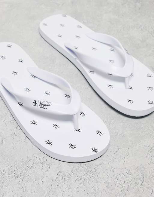 Original Penguin pool side flip flops in white | ASOS