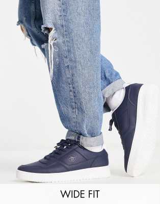 Original Penguin wide fit flatform logo lace up trainers in navy | ASOS