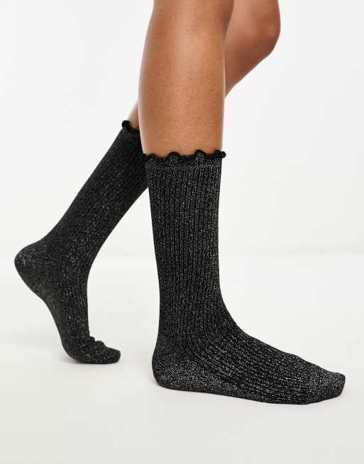 & Other Stories – Svarta, glittriga, ribbade strumpor med volangfåll | ASOS