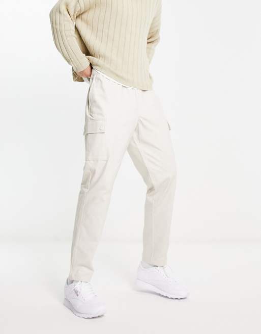 Pantalones Beis Cargo De Corte Tapered Y Pernera Ancha Con Cordón