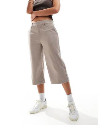 Pantalones capri color topo de talle bajo de Cotton On | ASOS