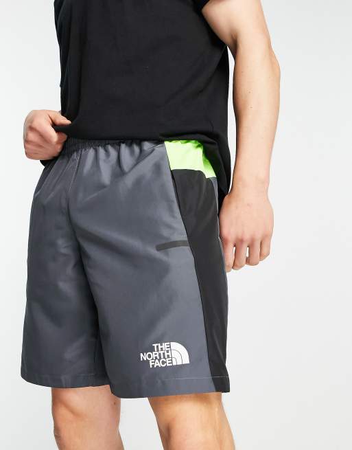 Pantalones cortos grises Mountain Athletic de The North Face Training | ASOS