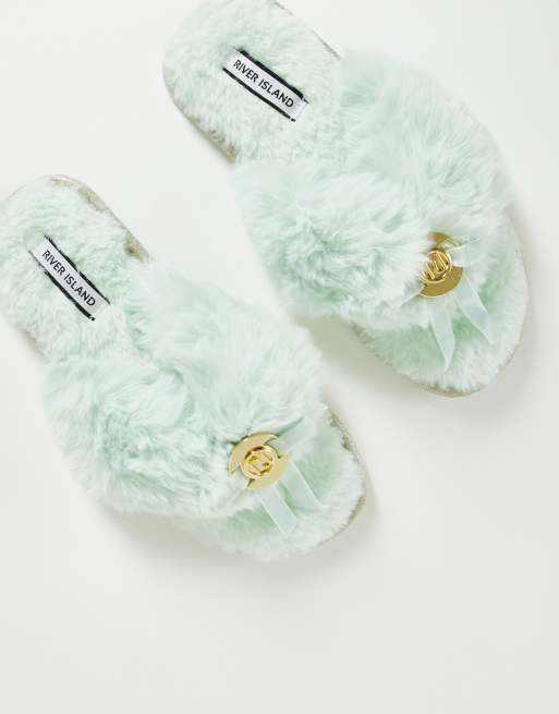 Pantuflas azules con tira al dedo y detalle de la marca de River Island ...