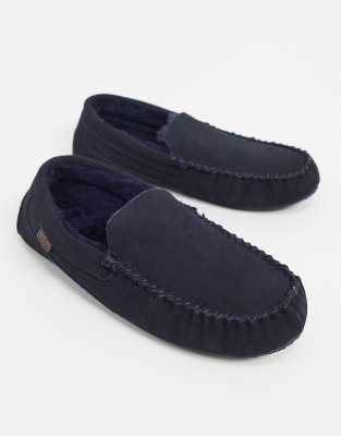 Pantuflas azules marino de estilo mocasín de ante de Sheepskin by Totes ...