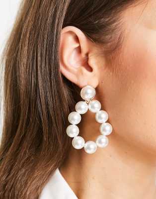 Pendientes largos con perlas de tendencia de True Decadence | ASOS