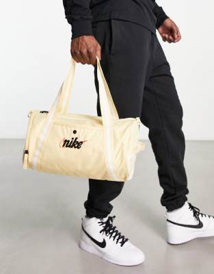 Petate color crema Heritage de Nike | ASOS