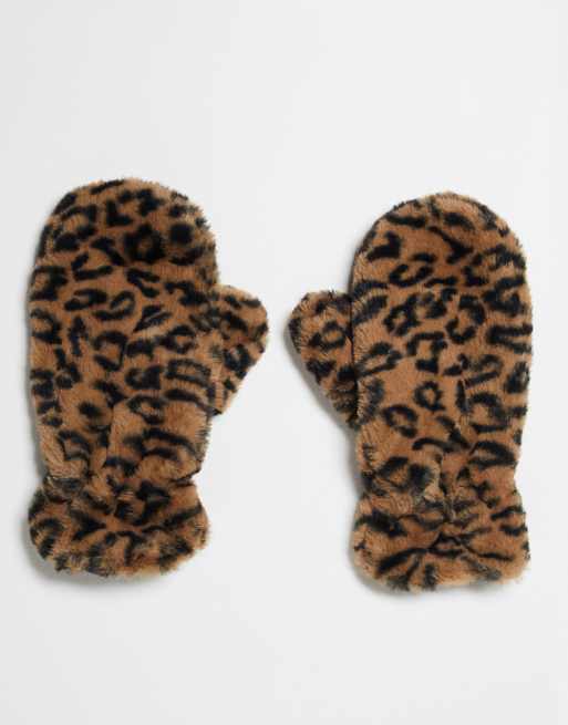 Pieces faux fur mittens in brown leopard print | ASOS