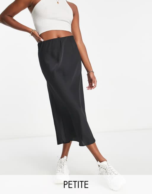 Pieces Petite - Jupe mi-longue en satin - Noir | ASOS