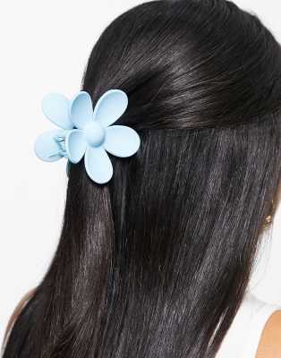 Pinza para el cabello azul en forma de flor de DesignB London | ASOS
